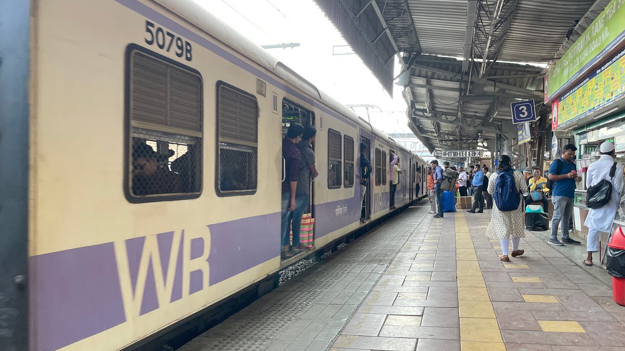 Western Line Travelling Mumbai Local Train. - YouTube