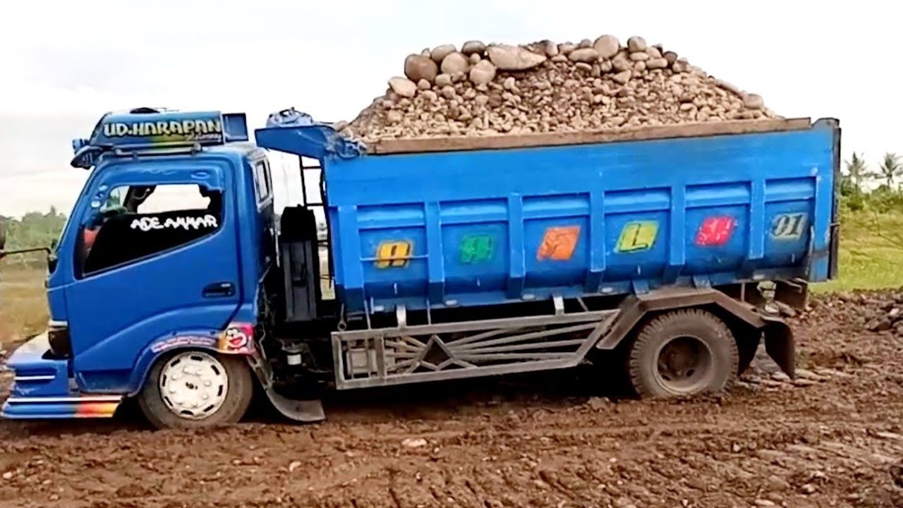 MOBIL DUMP TRUK JOMPLANG MUATAN SIRTU FULL BAK - YouTube
