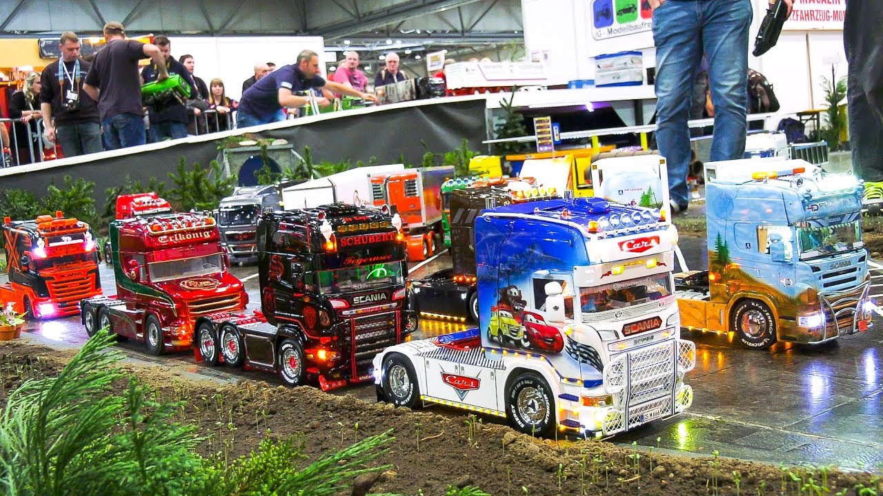 MANY, MANY RC MODEL SCALE TRUCKS DRIVE IN A BIG CONVOY!! * RC MB ACTROS ...