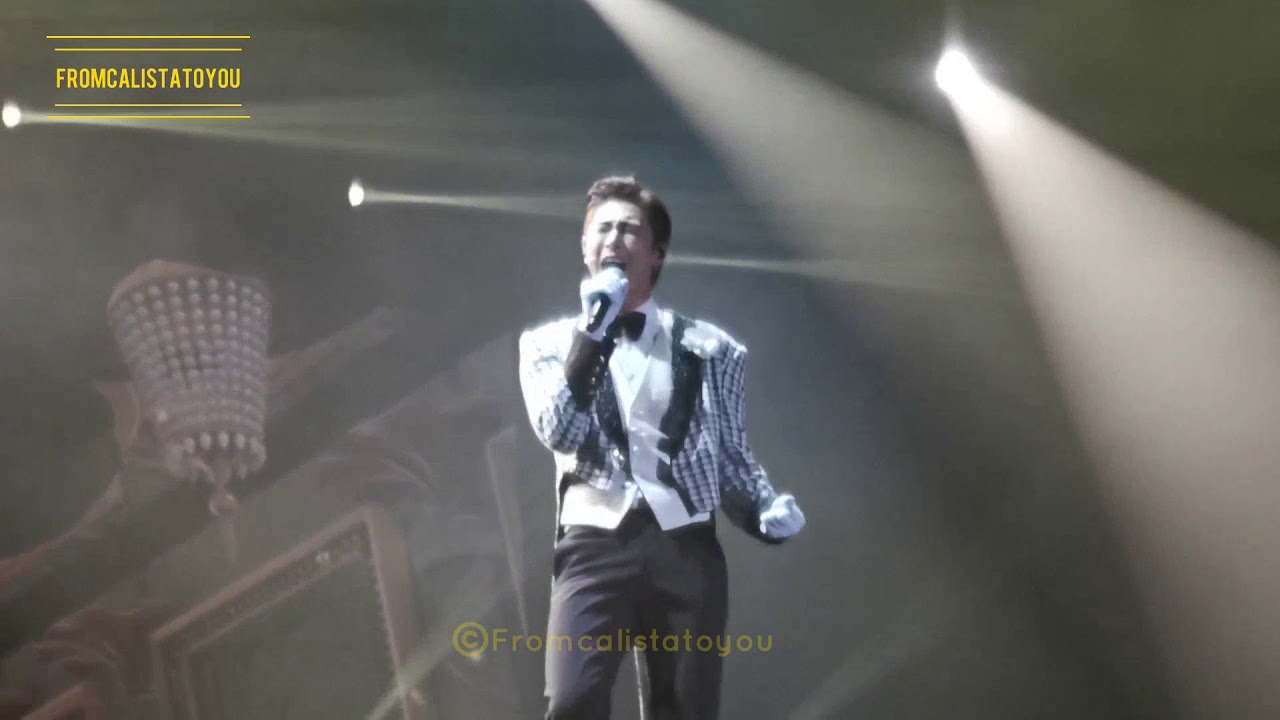 Yunho shows off his singing skills during 'TONIGHT' LIVE PERFORMANCE ...