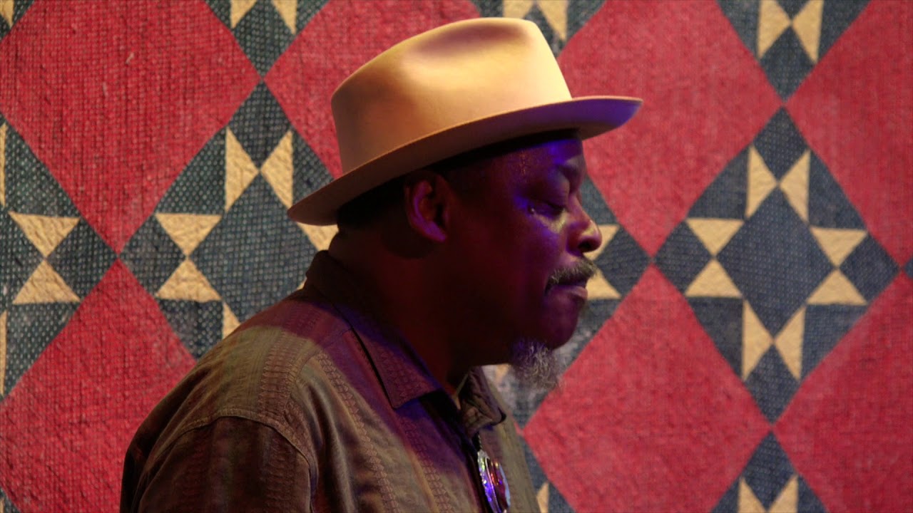 Phil Wiggins | "Igbo Landing" - YouTube