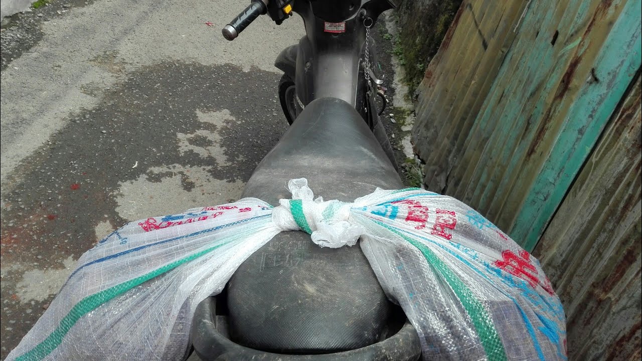 Angkut Pasir Atau Puing Barangkal Pakai Motor Bebek Manual Bungkus ...