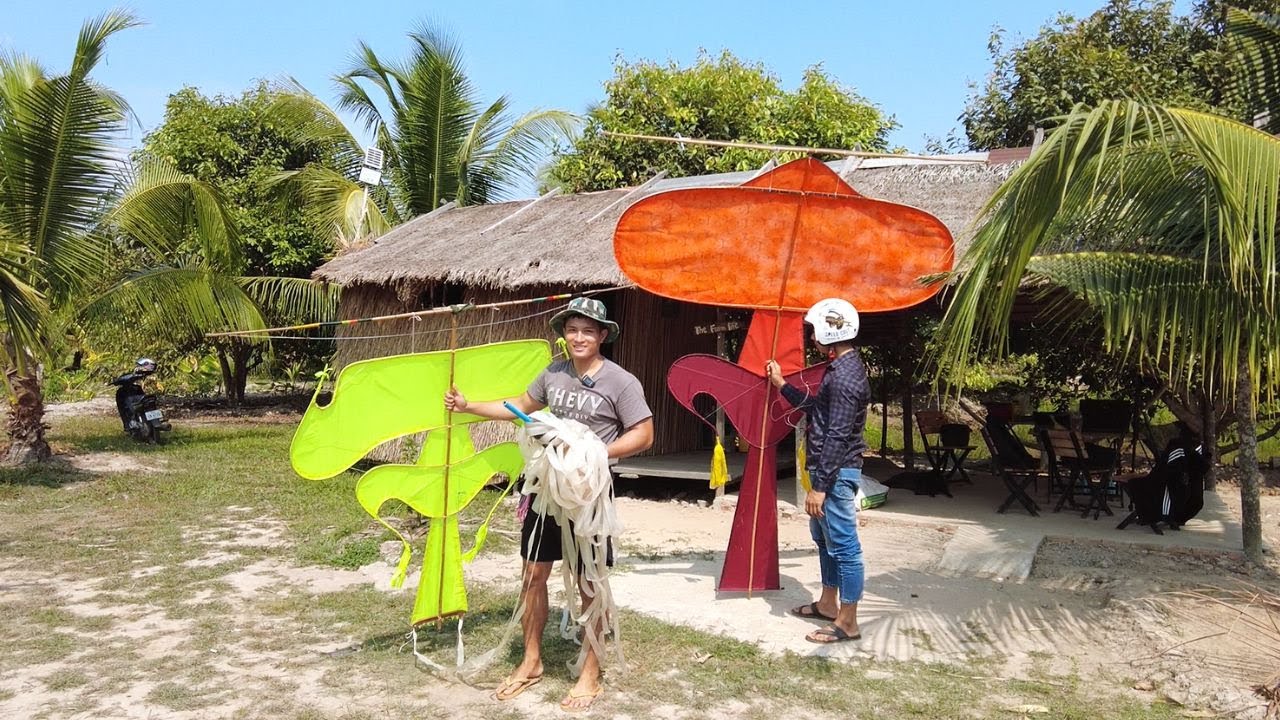 Flying Two Big Kite Sound So Amazing | បង្ហោះខ្លែងឯកខ្មែរយើង ...