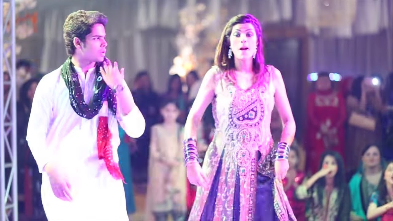 Best Mehndi Dance Pakistani Wedding - YouTube