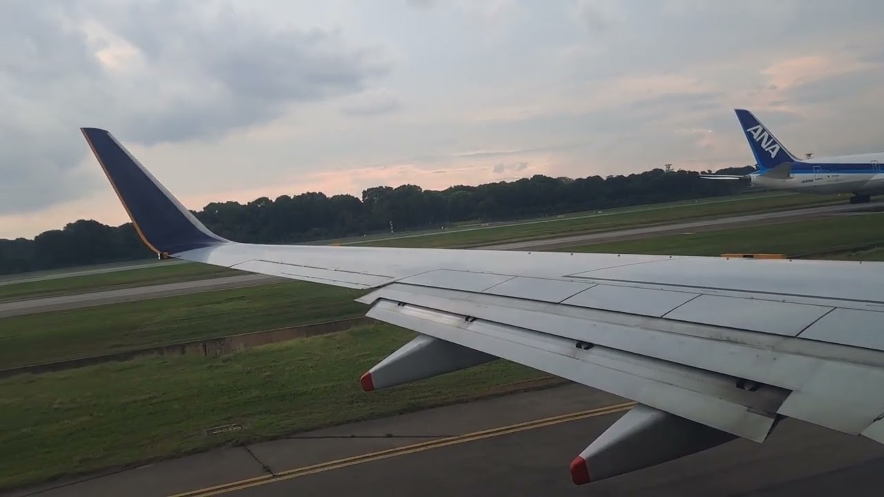 Singapore Airlines SQ928 Trip Report Singapore to Surabaya - YouTube