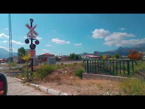Train, Isparta tren hattı. Tren rayları, ve sarı tren. Yellow Train.