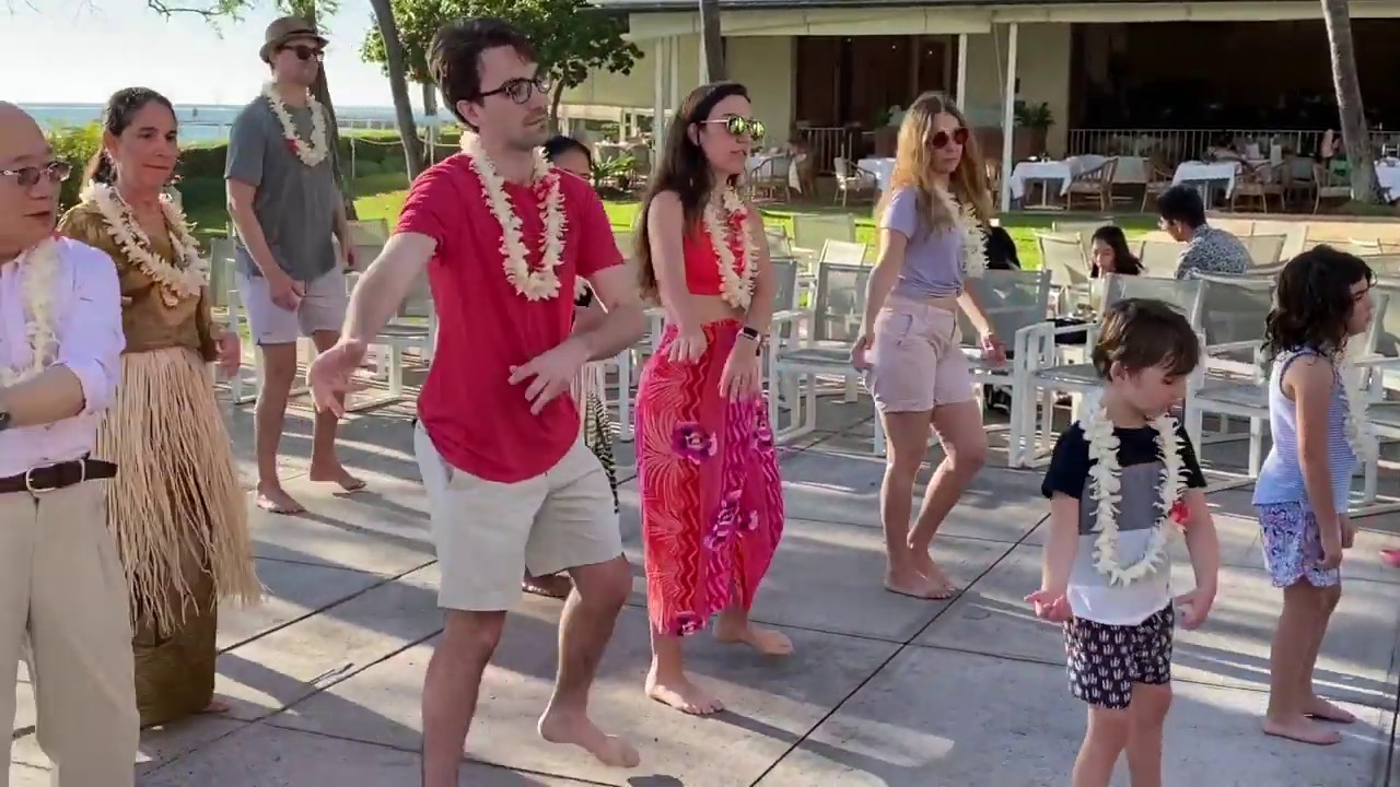 Oahu Part 6-- Christmas and Hula Dancing - YouTube