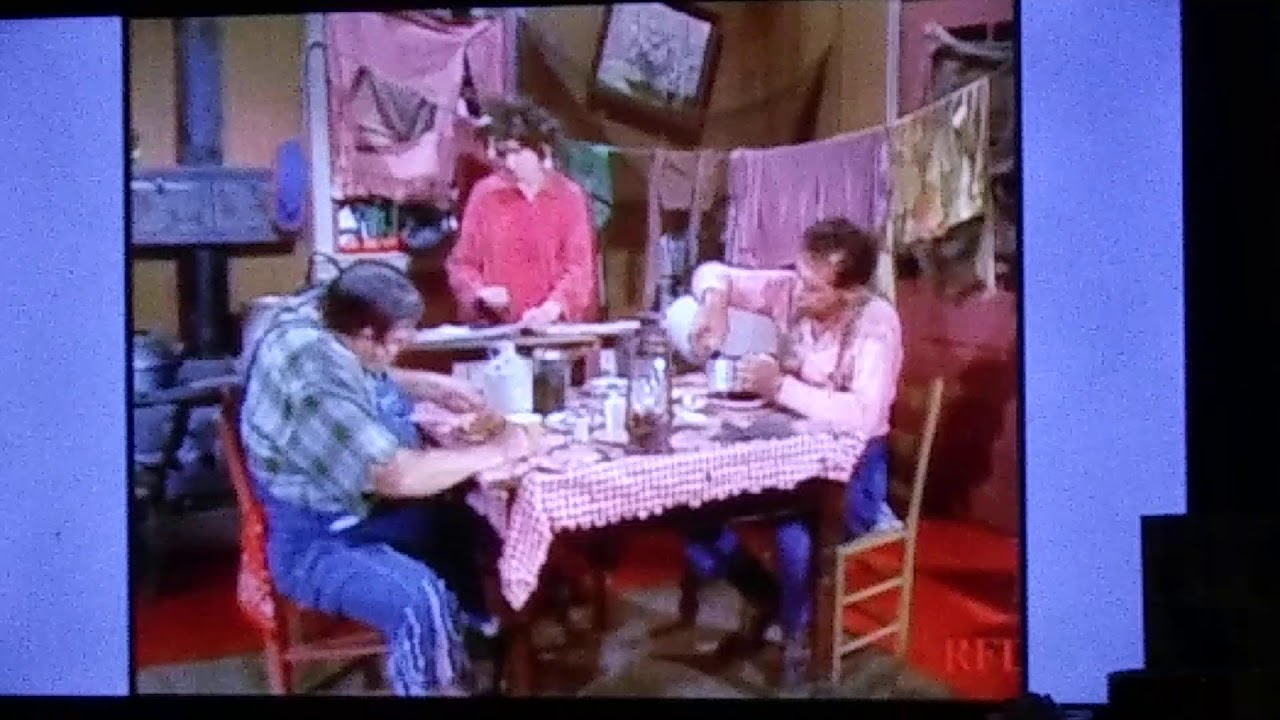 Funny clips of Hee Haw - YouTube