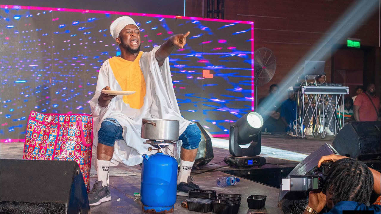 Roro live on stage - YouTube