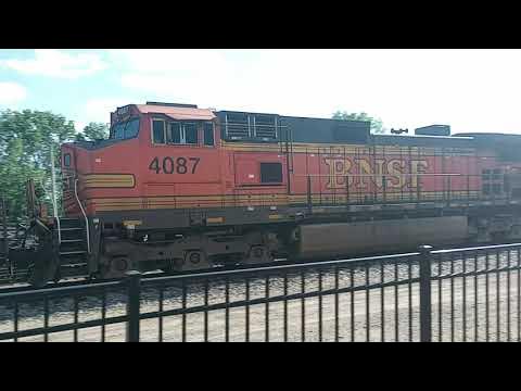 A RARE BNSF AC4400CW Trails On Z-CHCPTL-18! - YouTube
