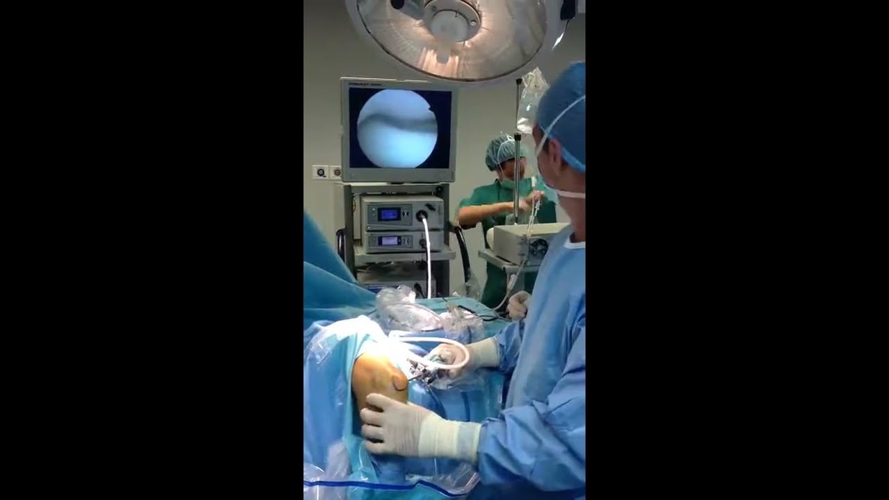 Cirugía artroscópica de codo - YouTube