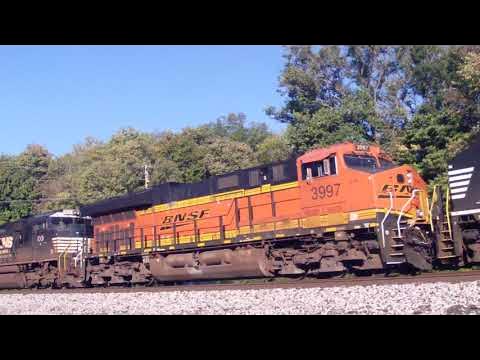 NS 18K @ SYCAMORE, IN 10 3 23 NS 9888 NS 8048 BNSF 3997 NS 1001 NS 4442 NS 7127 - YouTube