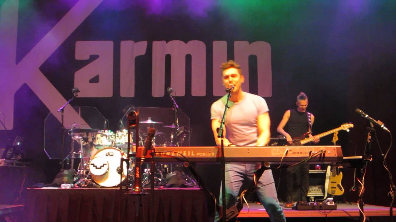 Karmin - "Pulses" (Live) - YouTube