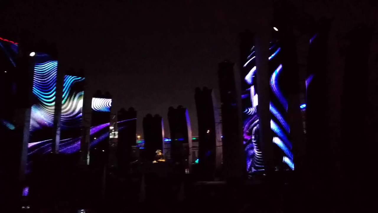 Dj Shadow live@Echo music festival (intro&starting) - YouTube