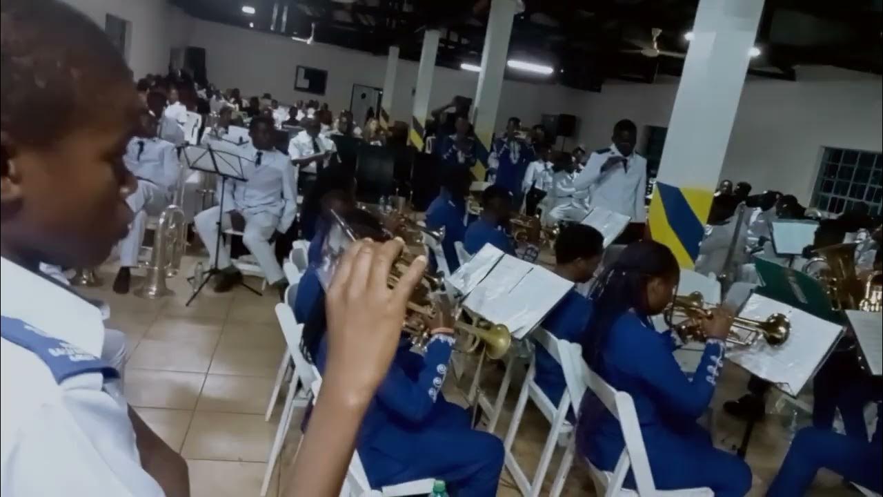 Tumshangilieni mtoto wa Africa Band - YouTube