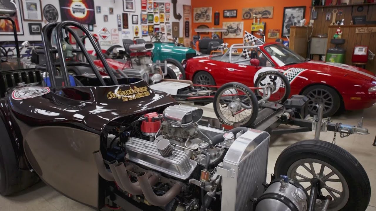 Santa is coming to Traffic Jams Speed Shop - YouTube