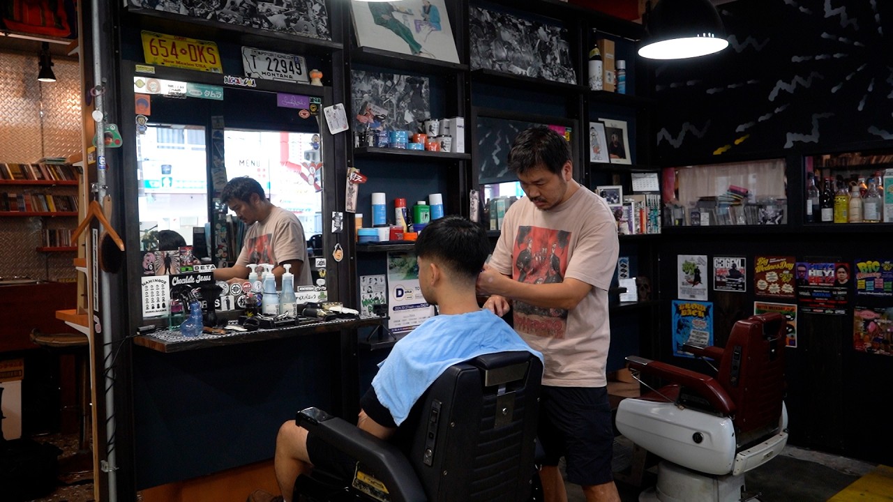 💈🇯🇵 A Barber with a Record Shop, Haircut, Shaving, and Shampoo at ...