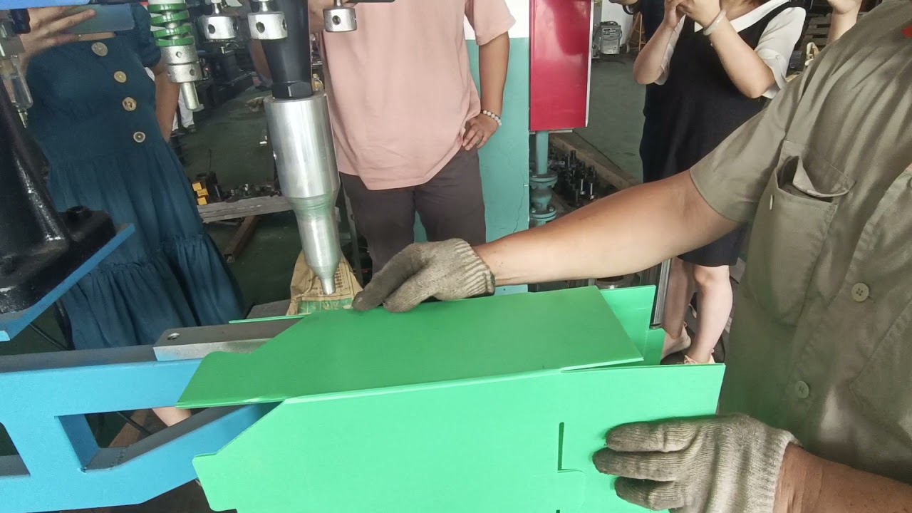 how to make plastic corrugated box? - YouTube