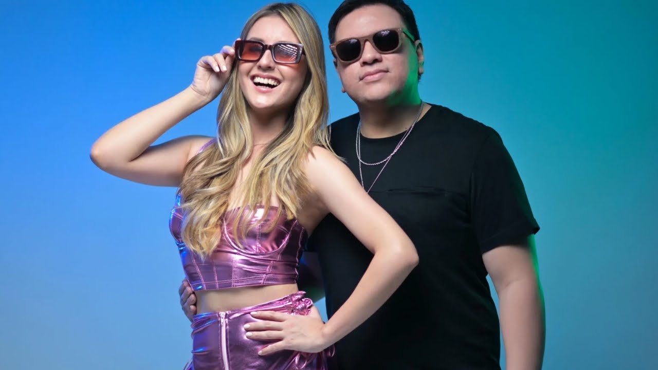 Dan y Vicky - La Vueltita - YouTube