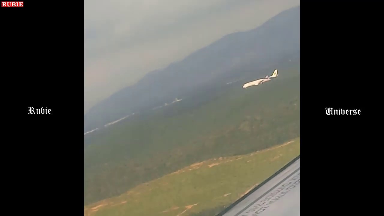 Two Planes Landing Together at Same Times! - YouTube