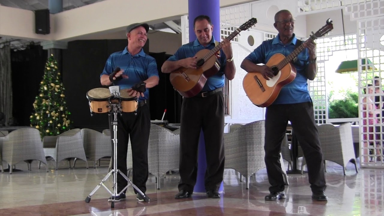 el Trio Ecos en Vestibule : traditional Cuban music