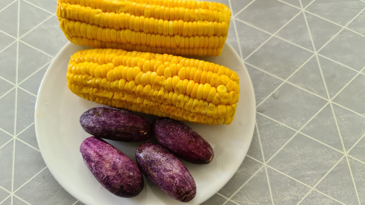 #mukbang fresh corn and pear - YouTube