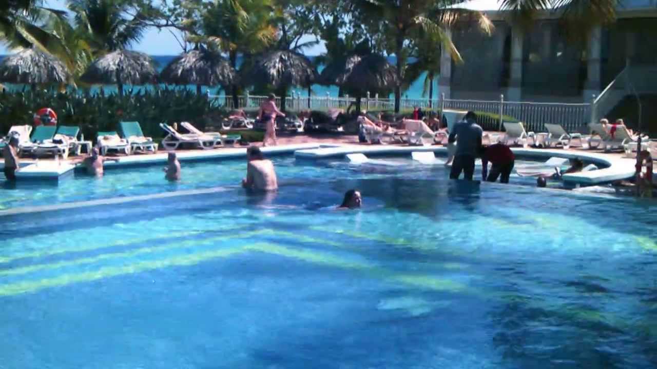 Club Hotel Riu Ocho Rios - pool and swim up bar - YouTube