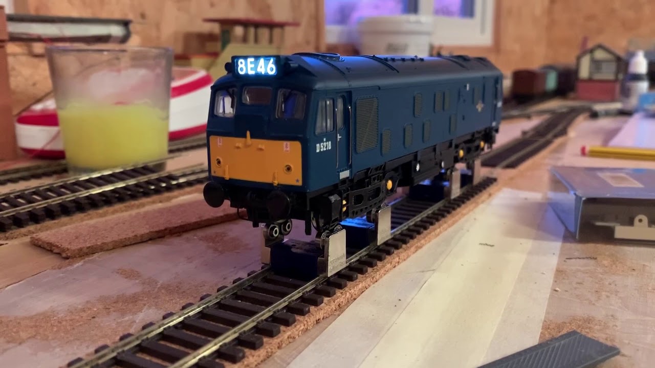 DCC Sound Class 25 - YouTube