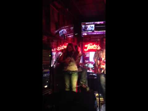 Awesome Fiddle Player in Nashville - YouTube