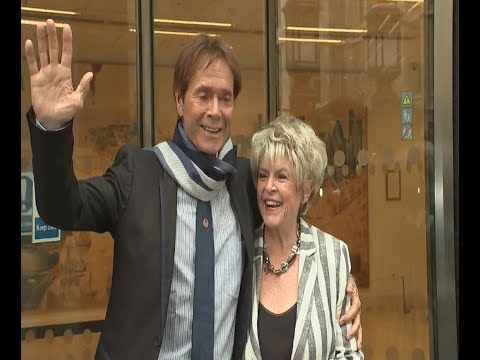 Sir Cliff in tears during BBC court battle