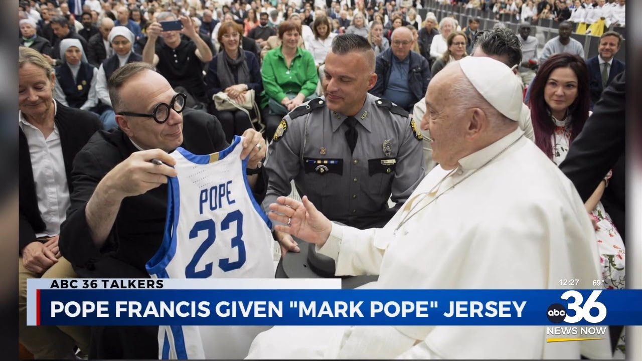Lexington priest presents Kentucky "Mark Pope" jersey to Pope Francis - YouTube