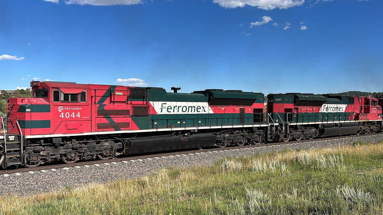 Ferromex Duo/SP&S Heritage Hopper on a NB Empty Grain Train on the ...