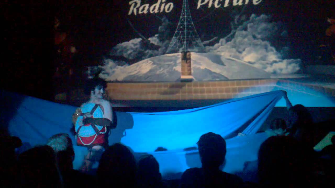 Rocky Horror Picture Show Live - Last scene - YouTube