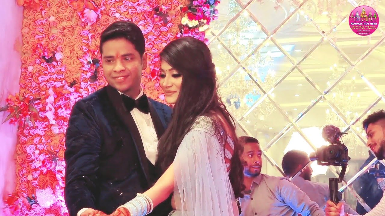 Rishu Jain & Vanshika Jain Romantic Dance Performance 2023 - YouTube