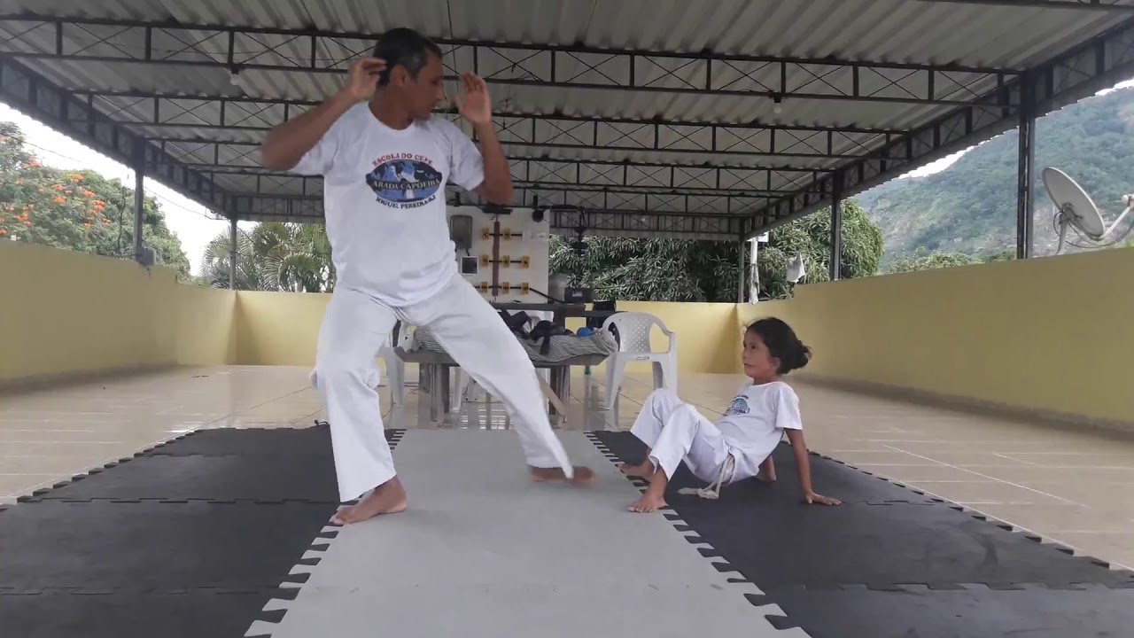 Para quem quer conhecer: Capoeira - Rasteira 1 - YouTube