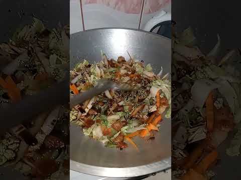 how to cook pansit chami tamis anghang #yutube #tipidtips - YouTube