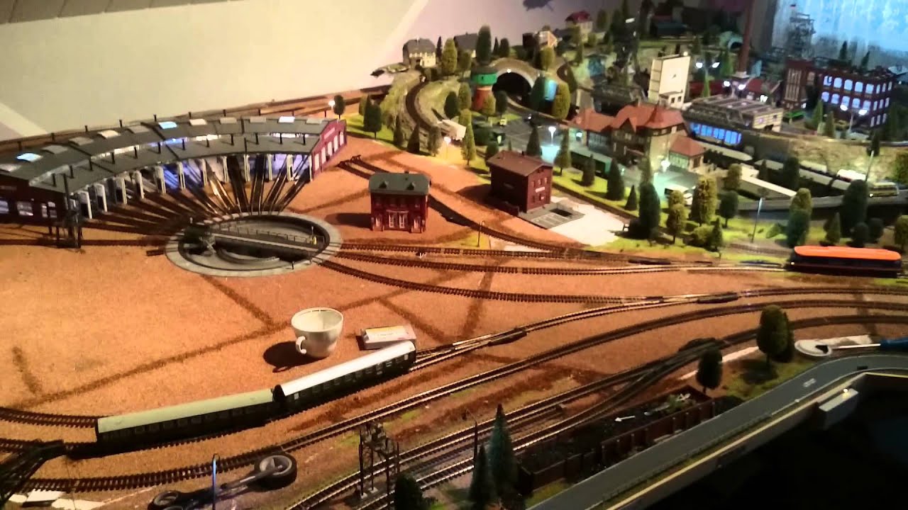 BAHNBETRIEBSWERK UMBAU DIGITALE MODELLEISENBAHN ROCO /PIKO - YouTube