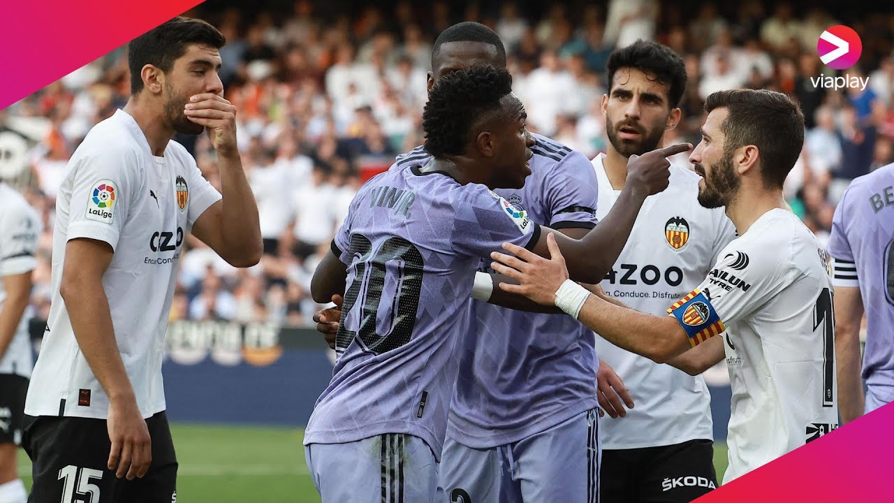 Crazy incident leads to Vini Jr being abused by fans, getting sent off ...