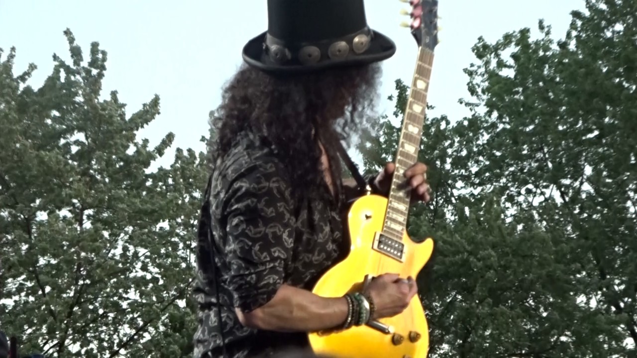 GUNS N ROSES SLASH JOHNNY B. GOODE SOLO CLOSE-UP. NIJMEGEN, JULY 12th ...