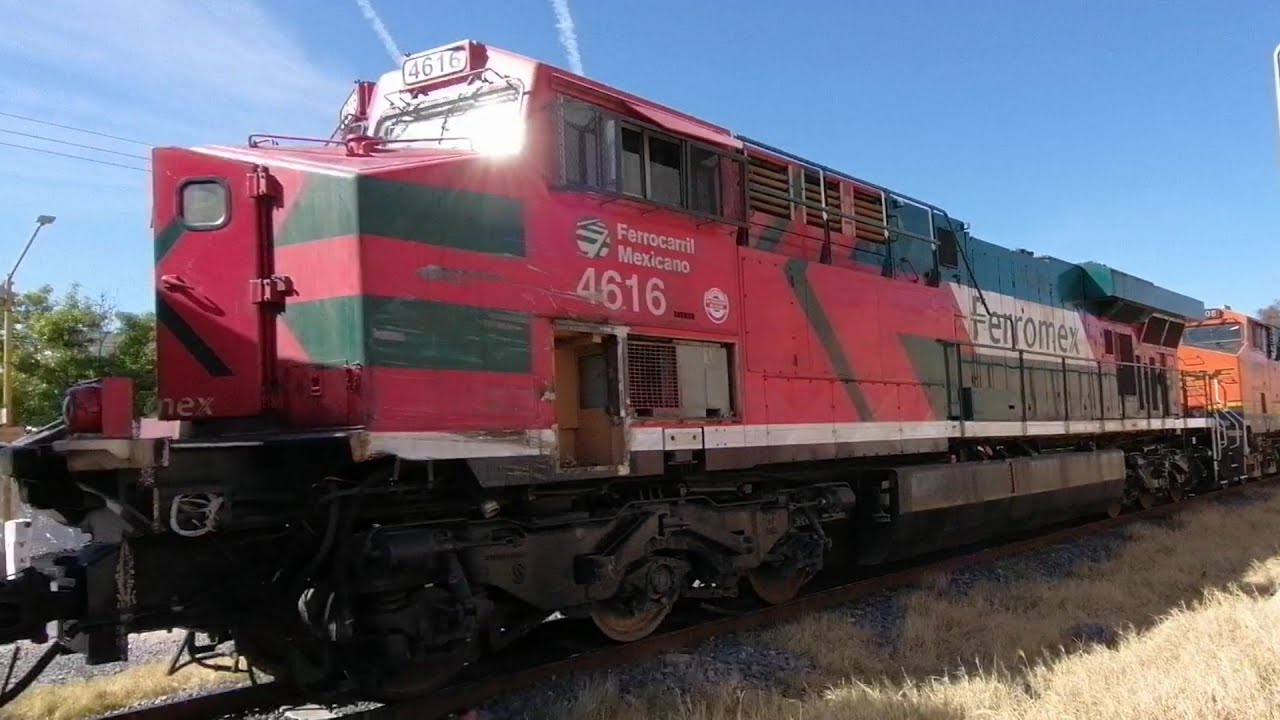 Locomotora Accidentada en el DIRTO de FXE N° 4662 ES44AC, BNSF 6808, FXE 4616, & DPU Mid FXE ...