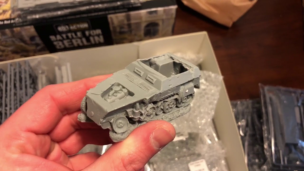 Bolt action Battle of Berlin unboxing ! - YouTube