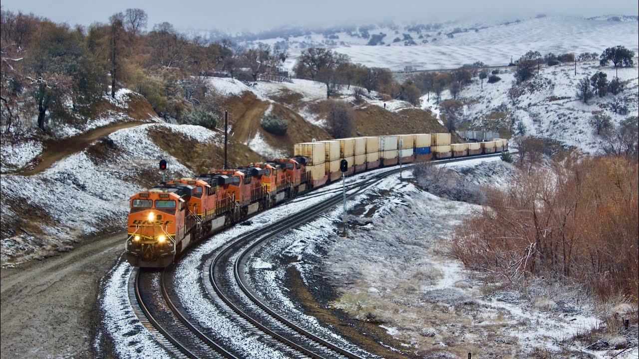 Winter in Tehachapi - Trains in the Snow - YouTube