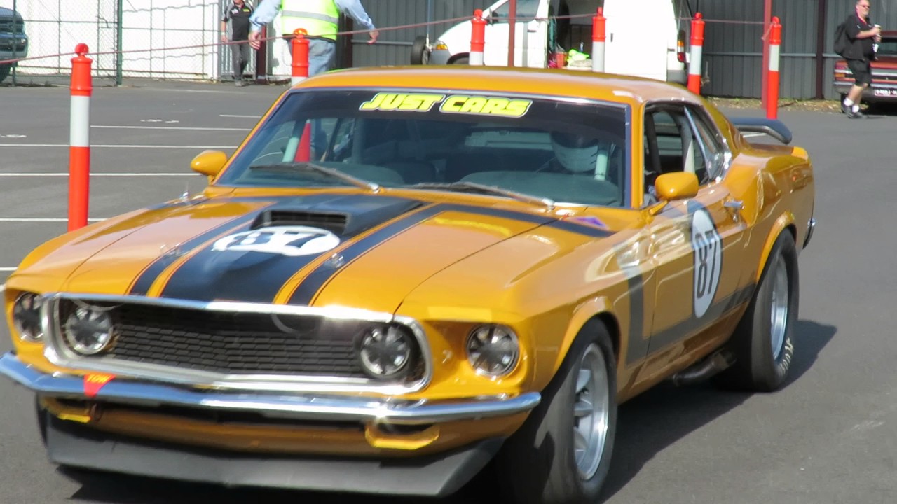 BATHURST Falcons & MUSTANG cruisin from the dummy grid - YouTube