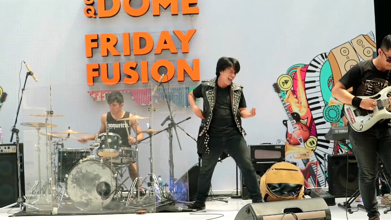 Segitiga Bermuda - Valak Band at SQ Dome - YouTube