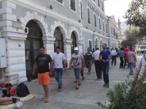 Savaştan kaçtılar Yunanistan umuduyla İzmir’e sığındılar, insan tacirlerini bekliyorlar