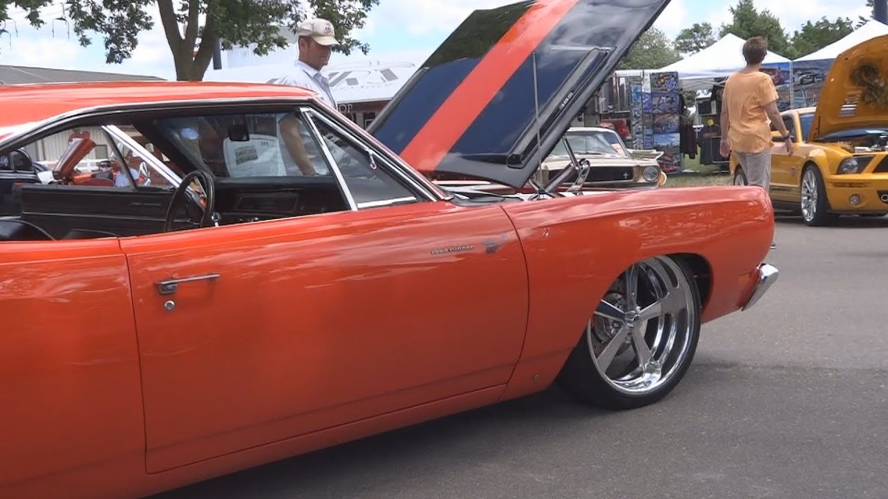 Gorgeous '69 Road Runner AWARD WINNING Mopar - YouTube