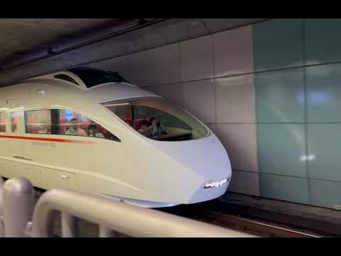 VSE 50002編成 東北沢駅の急行線を低速で通過 #VSE - YouTube
