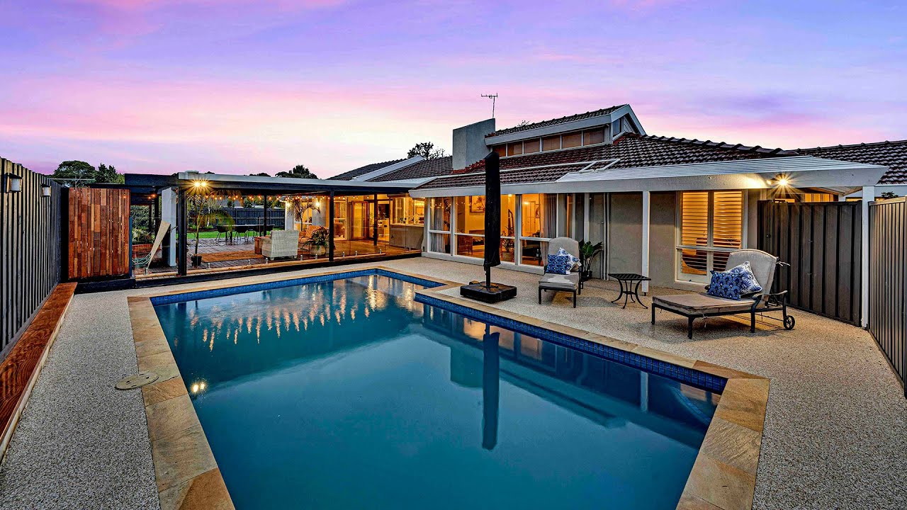 14 Henshaw Court, Werribee - 4 Corners Real Estate - YouTube