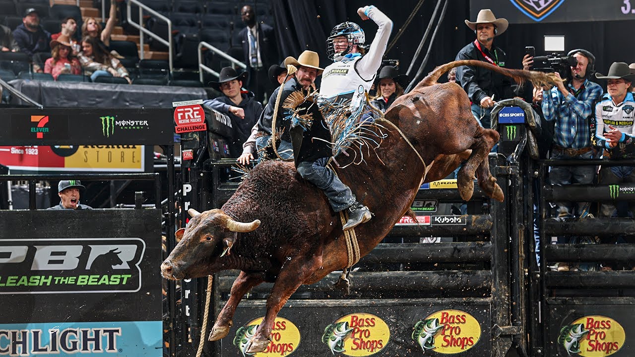 Clay Guiton rides Lights Out 89.10 Points | PBR UTB Highlight - YouTube