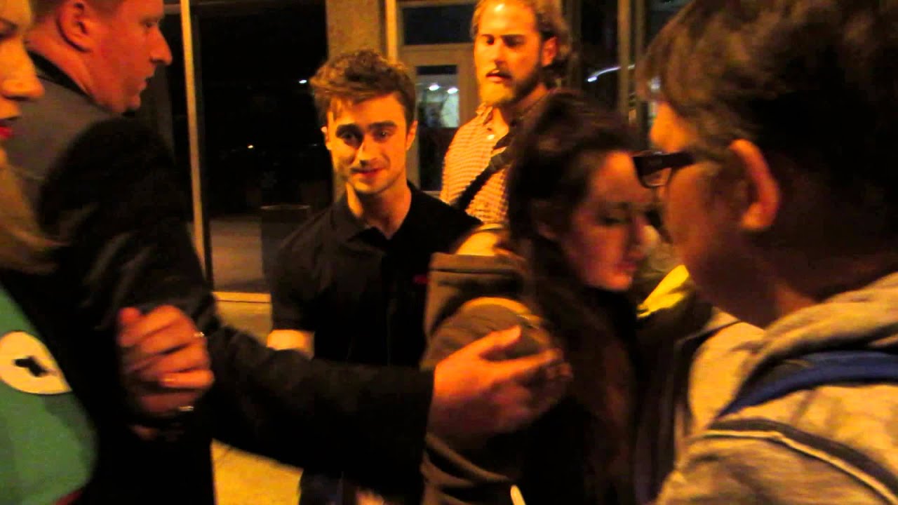 Daniel Radcliffe Meeting Fans in Dublin - YouTube